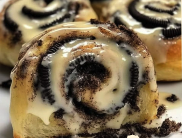 Oreo Explosion Cinnamon Rolls - Mouthwatering RECIPES